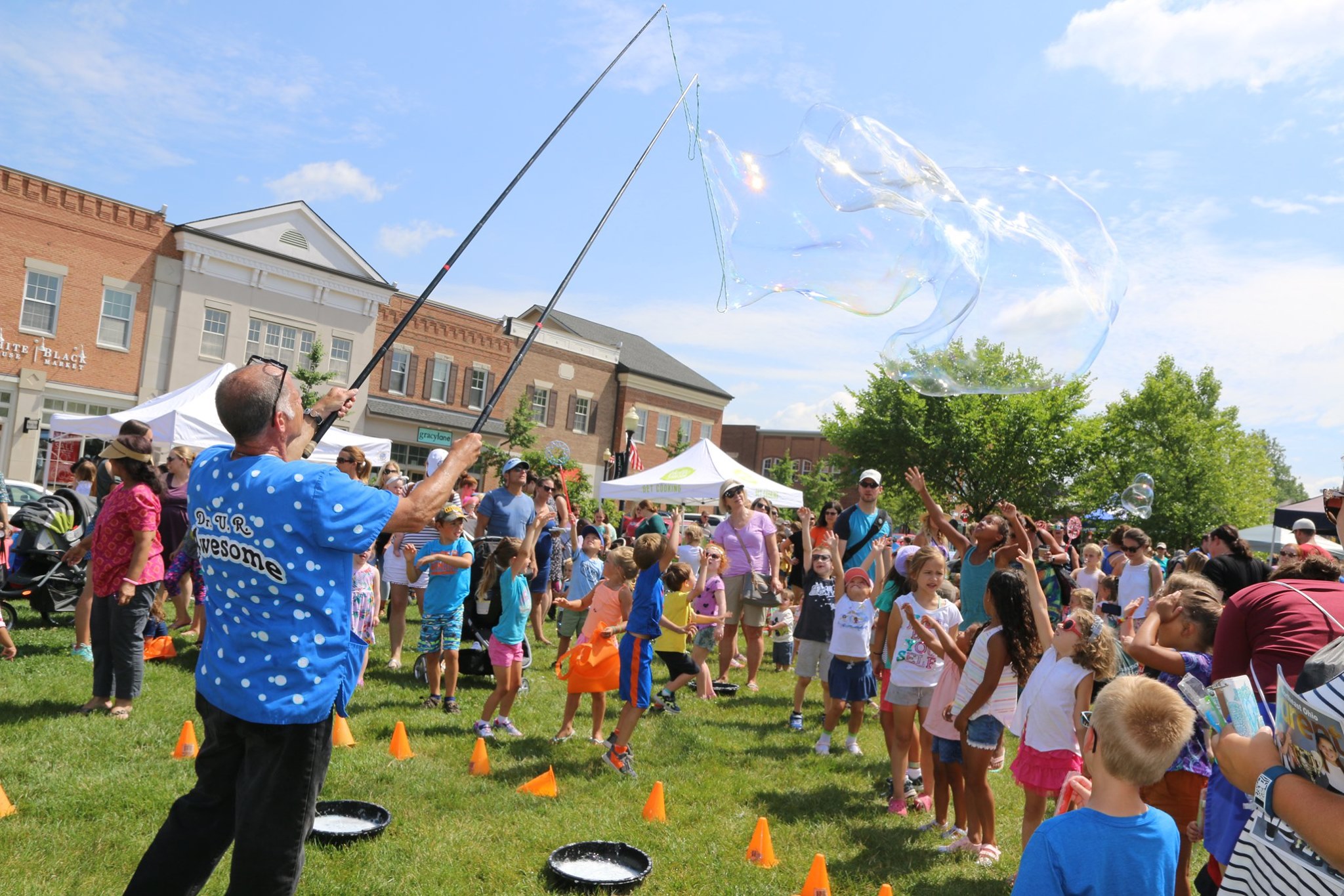 Record-Setting Dr. U.R. Awesome Brings the Fun of Bubbles