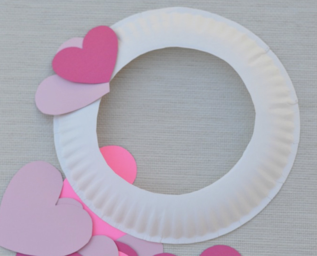 NEO Parent Crafting with Kids: Paper Heart Wreath